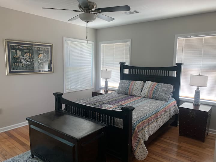 T Town House. Georga Weekend Now Available - Tuscaloosa, AL