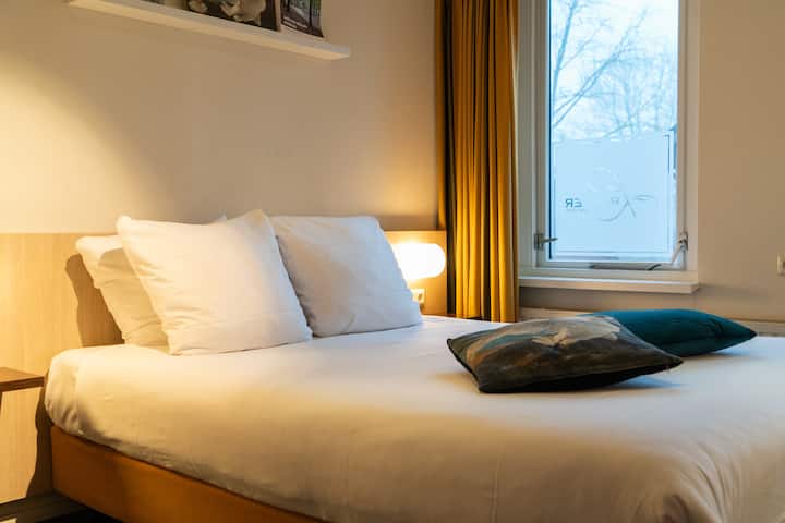 Klein Kunst Kamer In Kruller, Cosy Double - Ede
