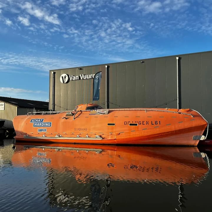 Unieke Overnachting In Een Vrijvalreddingsboot B&b - Netherlands