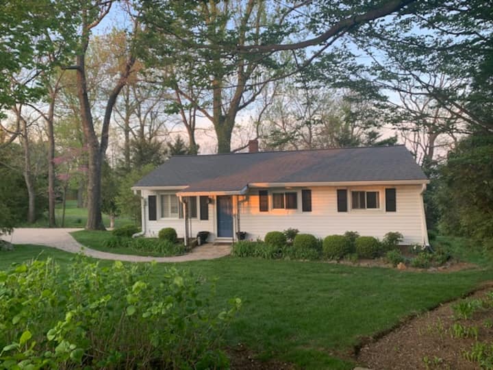 Quaint Cottage In The Heart Of Wine Country - - Walsh Family Wine, Purcellville