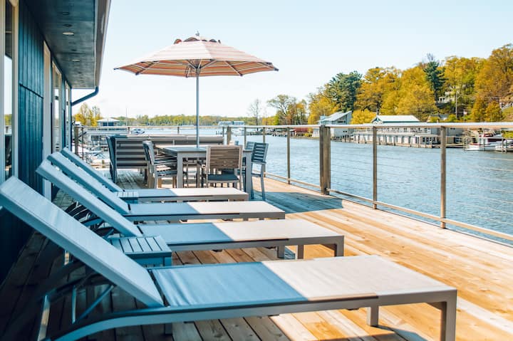 The Penthouse At Paddlewheel Properties - Saugatuck, MI