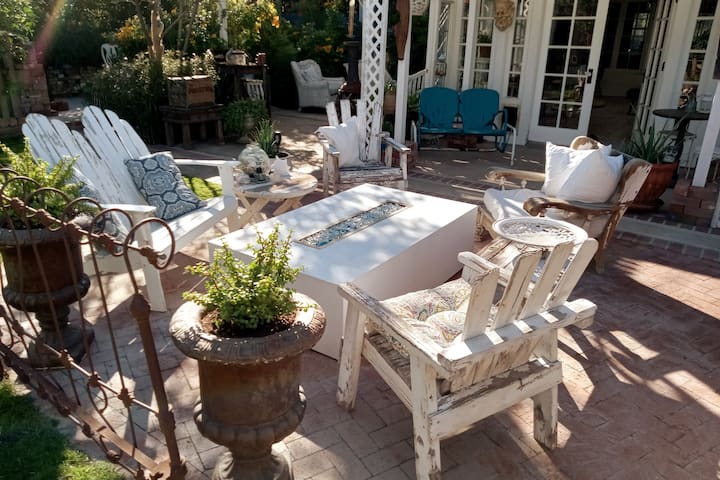 Hen House: Enchanted Casita Near Downtown Phoenix - Phoenix, AZ
