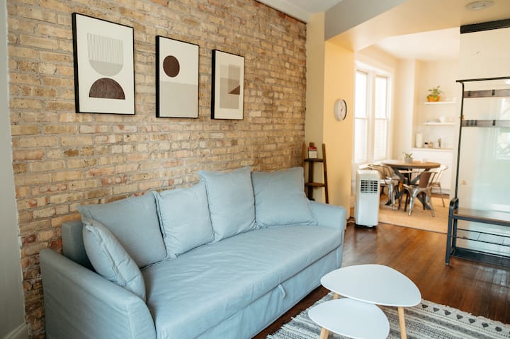 Cozy 1br In The Heart Of Logan Square - Chicago, IL