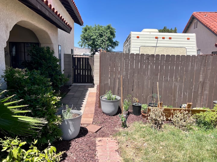 Delightful Tiny Home/rv With Shower - Lancaster, CA