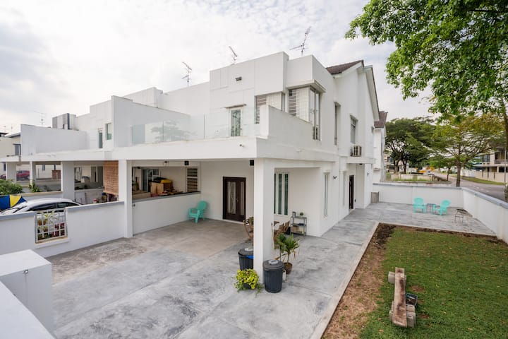 Abode@tropika | Landed Home Setia Tropika 10-12pax - Johor Bahru
