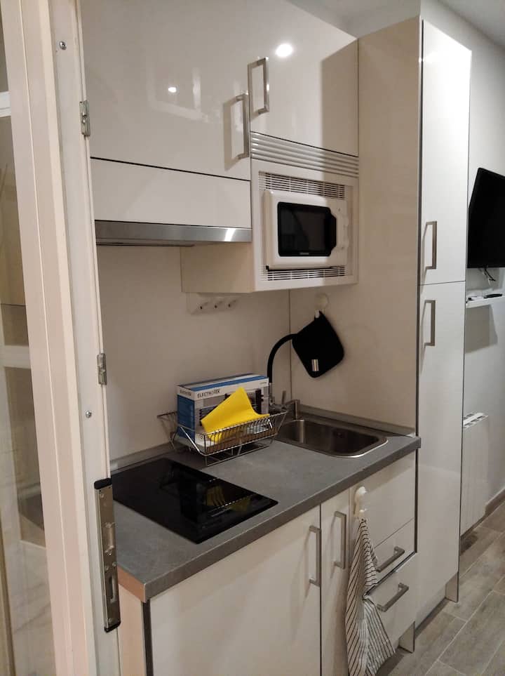 Estudio/suite Con Reforma De Diseño Muy Acogedor - Madrid