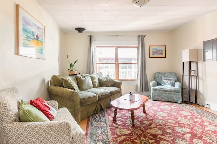 No Fees! Spacious Apt Steps From Downtown & Uvm - Burlington, VT