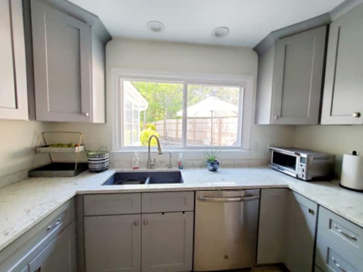 Central 2br/1ba Ranch With Relaxing Sunroom - 