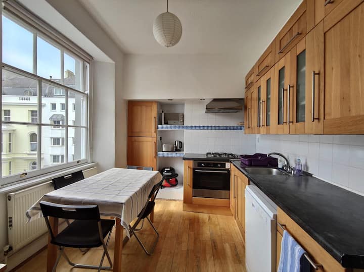 Spacious City Centre En-suite Bedroom - Cawsand