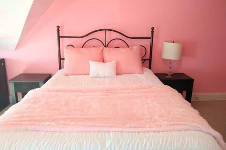 Private Room & Bath In Lafayette Square - United States