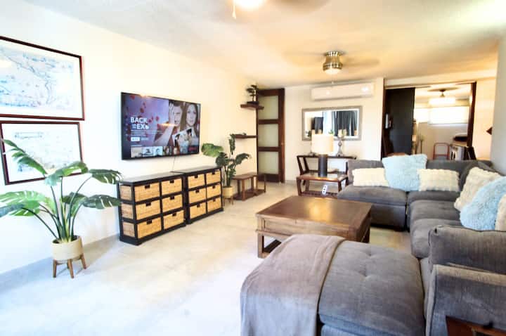 Large 3br/2ba @ The Center Of Condado With Parking - San Juan