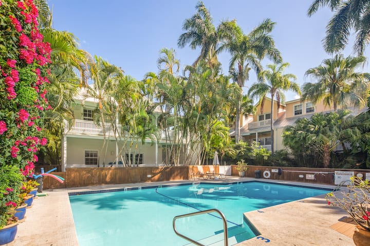 Key West Home - 2 Bed 2.5 Bath - Pool- Parking! - 基韋斯特