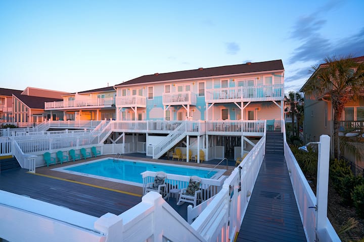 Five Bedroom Oceanfront Triplex Unit E - Sunset Beach, NC