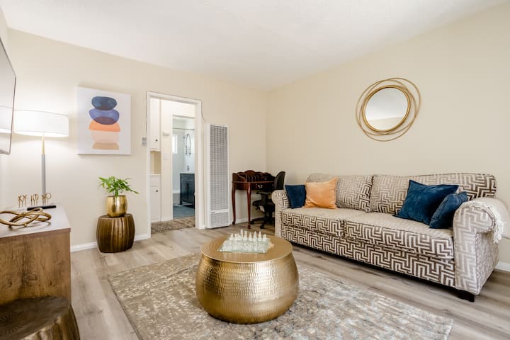 Spacious Remodeled 1br Apt, Minutes From The Beach - Hawthorne, CA