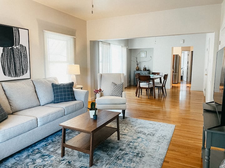 Spacious Downtown Sacramento Apartment! - Sacramento, CA