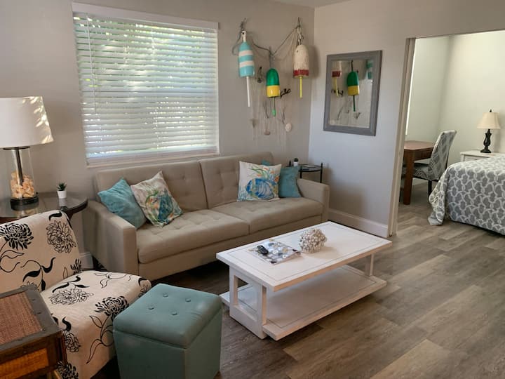 Beach Lover's Cove 'Sea La Vie' - St. Pete Beach, FL
