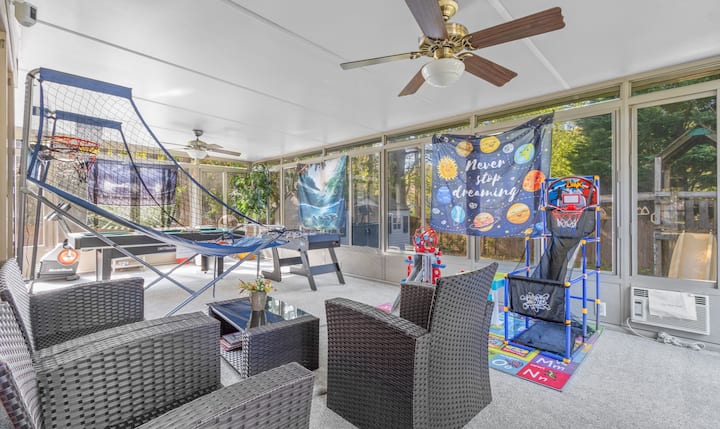 The Pines- Family Entertainment Room - Portsmouth