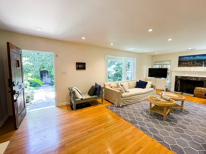 West Hollywood, Fully Hedged 3 Bedroom House - West Hollywood, CA