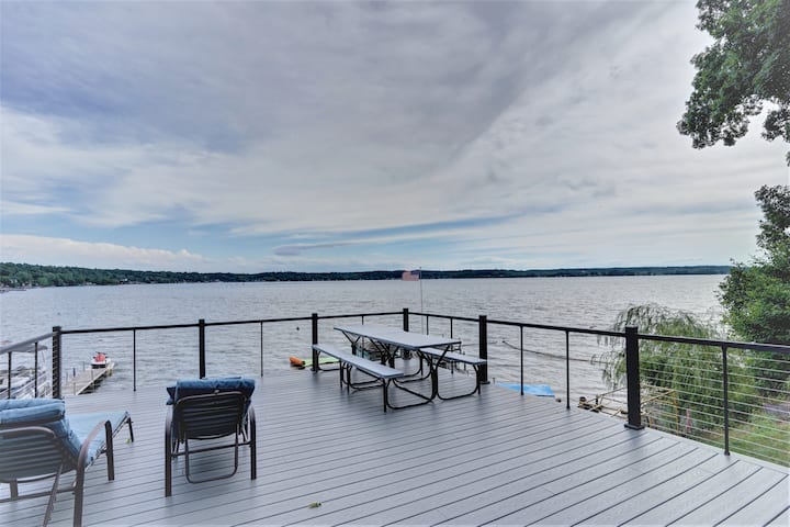 Saratoga Lake Boathouse Retreat - Saratoga Springs, NY