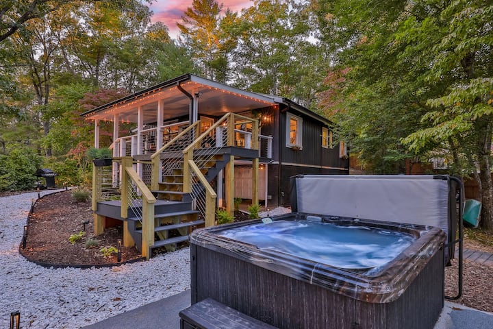 Lake Blue Ridge’s Wet Feet Retreat Cottage - Blue Ridge, GA