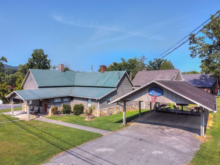 The Farmhouse At Camp Riverslanding - 鴿子谷