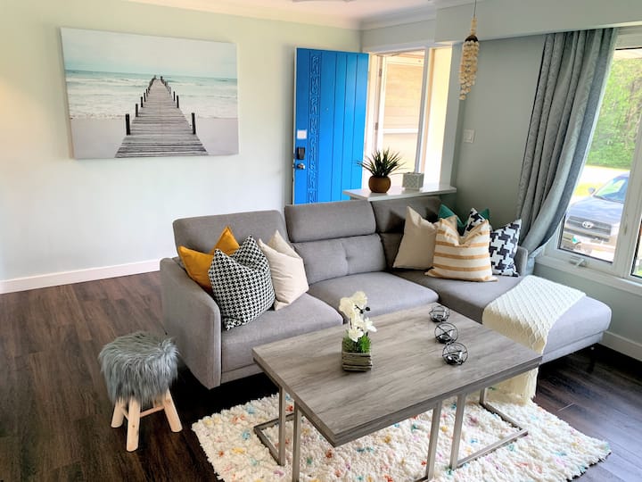 Elegant New Vacation Gimli Beachhouse - Gimli