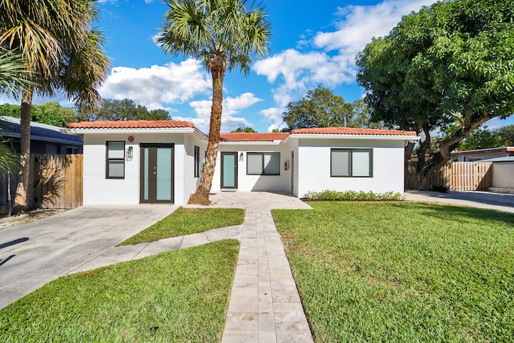 Spacious 2 Bedroom Home In Fort Lauderdale!! - Fort Lauderdale