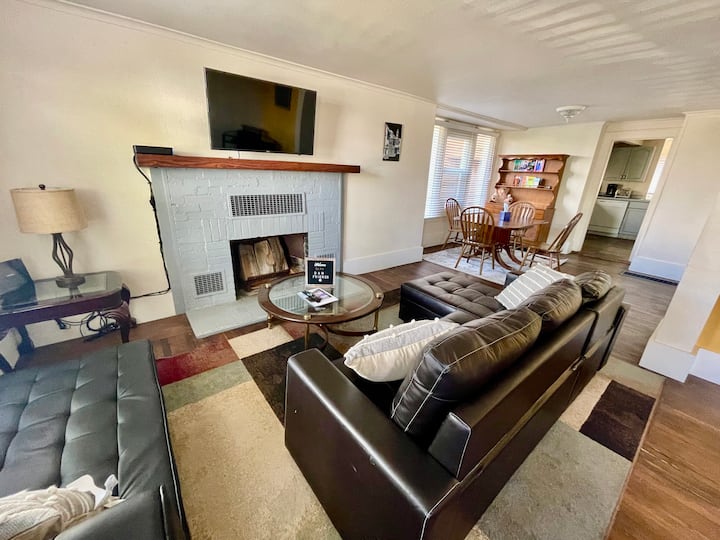 2br/1.75ba-ac-private Upper Unit-light Rail - Bellevue, WA