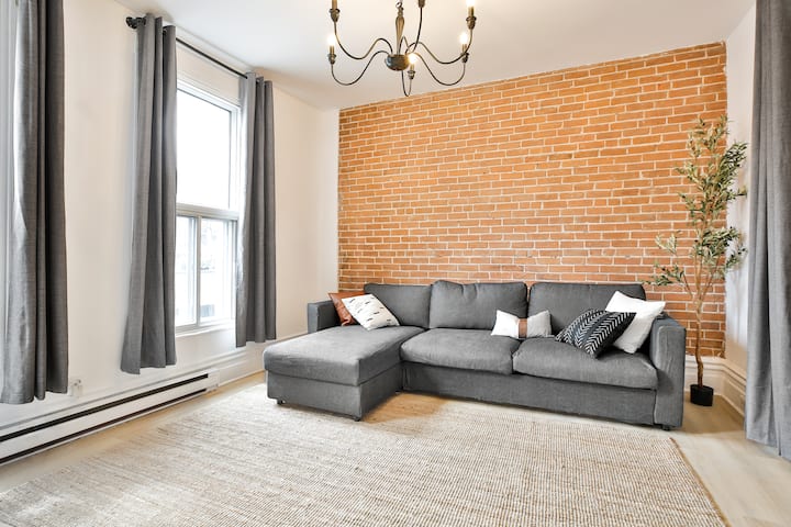 Free Parking  | Trendy Neighborhood | Must Stay - Montreal