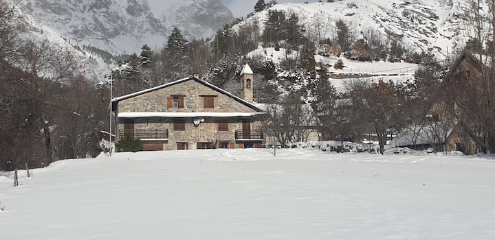 Spacious Mountain Home For Nature Getaways - Auron