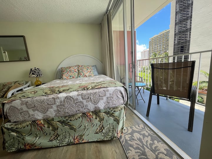 4 Awesome Studios~up To 16 Guests~free Parking - Kailua, HI