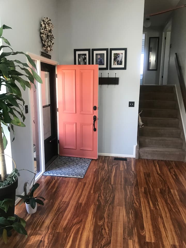 Peaceful Family Home Nestled On A Park & Trail - Colorado Springs