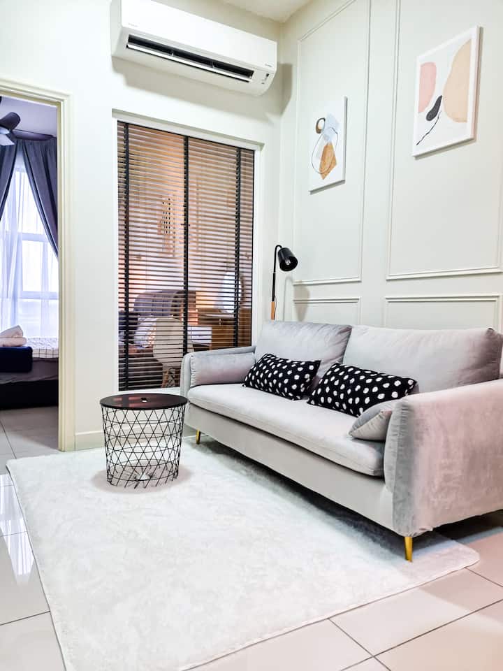 2br Arte Mont Kiara 1 Car Netflix Mitec Matrade - Malaysia