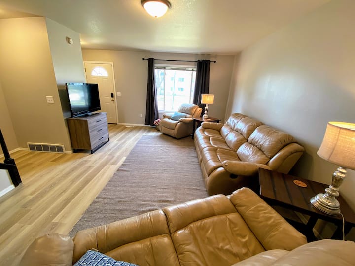 Entire Private Lower Level In Townhouse - Sioux Falls, SD