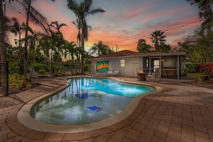 “Estey Oasis” Heated Pool! Near Beach & 5th Ave. - Naples