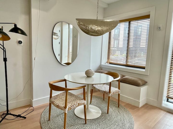 Minimalist Brooklyn Gem To Yourself - New York City