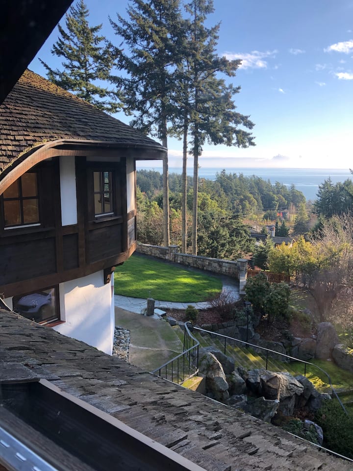 Tower Point - Luxury Apartment, Ocean + Mtn Views. - Langford