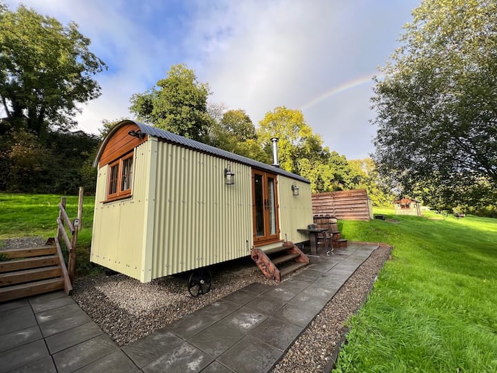 Shepherds Hut + Log-fired Hot Tub - Carmarthenshire