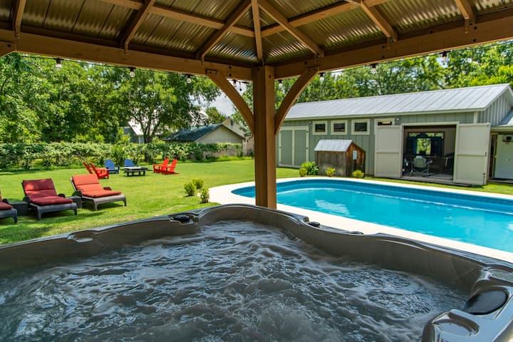 Claudia's Haus | Pool & Hot Tub | Spacious Indoor & Outdoor Spaces - Fredericksburg, TX