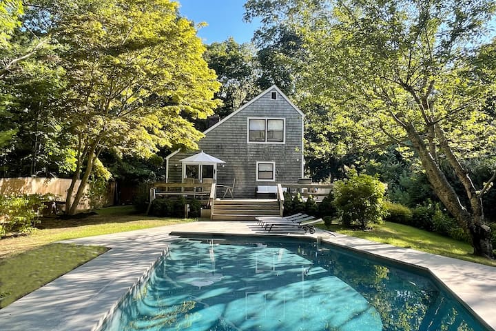 Lovely Springs Home W/ Pool + Landscaped Yard - Springs, NY