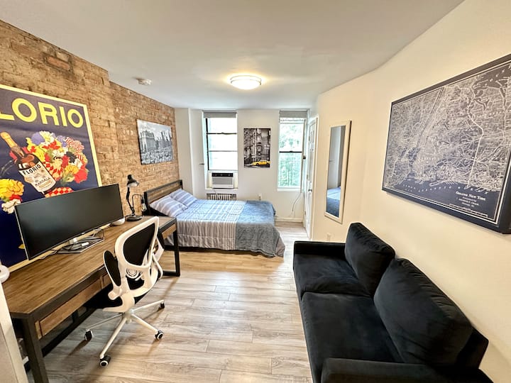 Pristine Studio In The East Village With Cool Art - Hoboken, NJ