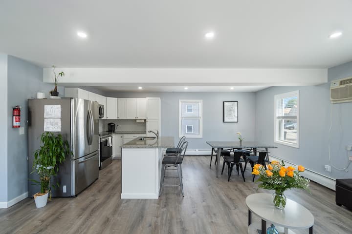 Mountain Room @ The Admiral-walk To Prov College - Rhode Island