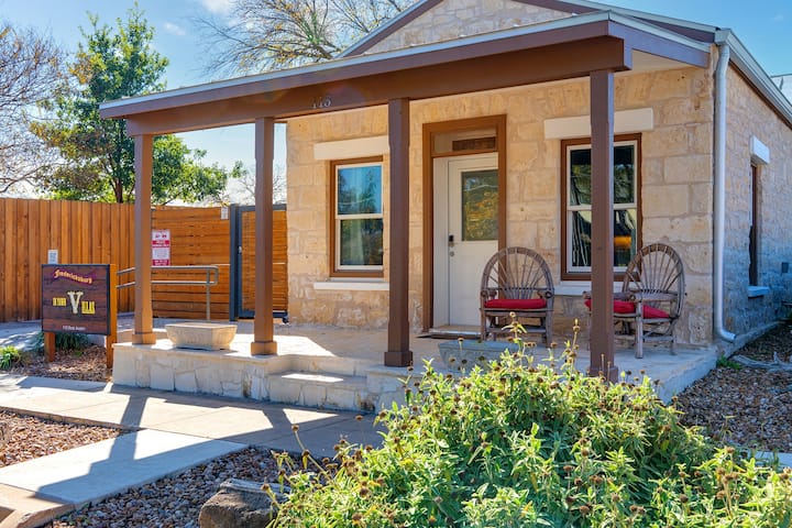 In Town Villas | 5 Bedrooms |Fireplaces And Hot Tubs - Fredericksburg, TX