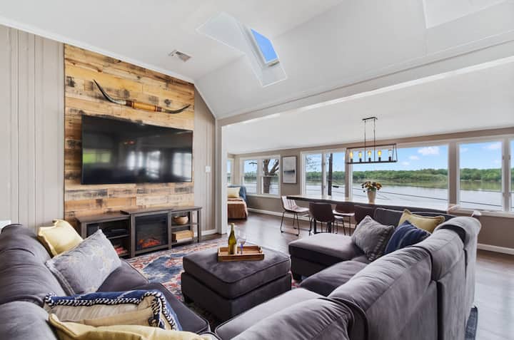 Luxury River Front Cottage With Hot Tub & Spectacular Views - Marietta, PA