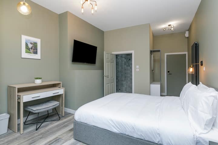 Spacious Hotel Double Room With Breakfast Included - Belfast
