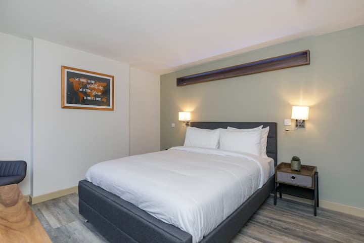 Large Hotel Double Room With Breakfast Included - Belfast