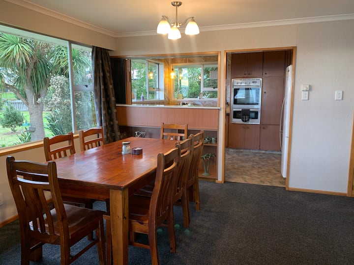 10 Handpicked Airbnb Vacation Rentals In Kaka Point, New Zealand ...