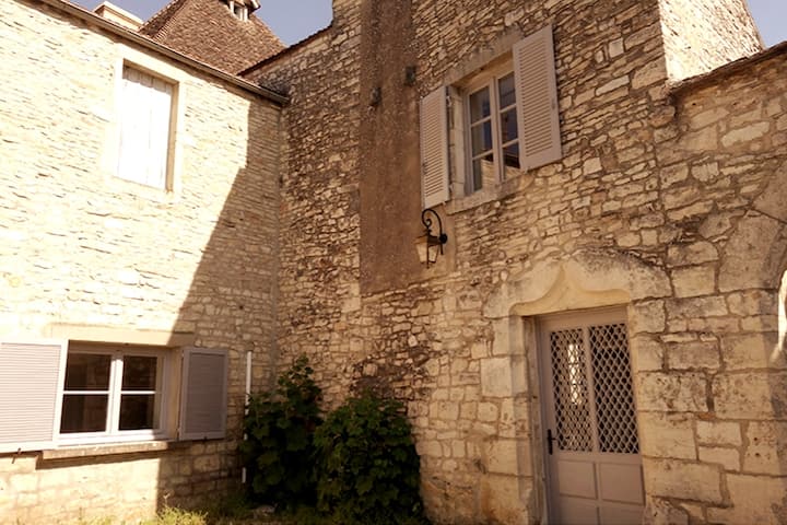 Castle Gatehouse In Puligny Montrachet - Meursault