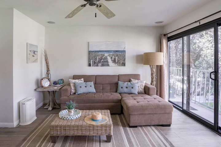 Beach Front Serene Home, Hot Tub, View, Parking! - San Diego, CA