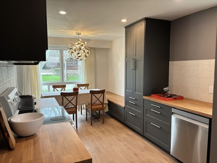 The River House Getaway, 30 Days Stay - Niagara Falls